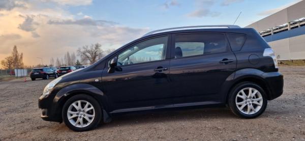 Black Toyota Corolla Verso 2009 in Riga, with an engine capacity of 2.20 L and mileage of 265 thousand km for 3850 €, photo 3 on AUTOMOTO.COM.LV