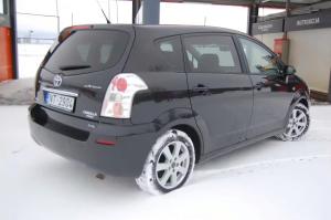 Black Toyota Corolla Verso 2009 in Jekabpils, with an engine capacity of 2.20 L and mileage of 236 thousand km for 4100 €, photo 3 on AUTOMOTO.COM.LV