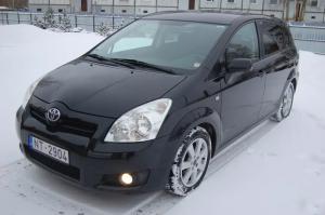 Black Toyota Corolla Verso 2009 in Jekabpils, with an engine capacity of 2.20 L and mileage of 236 thousand km for 4100 €, photo 4 on AUTOMOTO.COM.LV