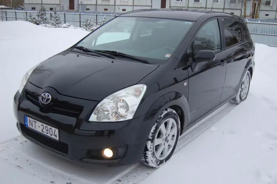 Black Toyota Corolla Verso 2009 in Jekabpils, with an engine capacity of 2.20 L and mileage of 236 thousand km for 4100 €, photo 4 on AUTOMOTO.COM.LV