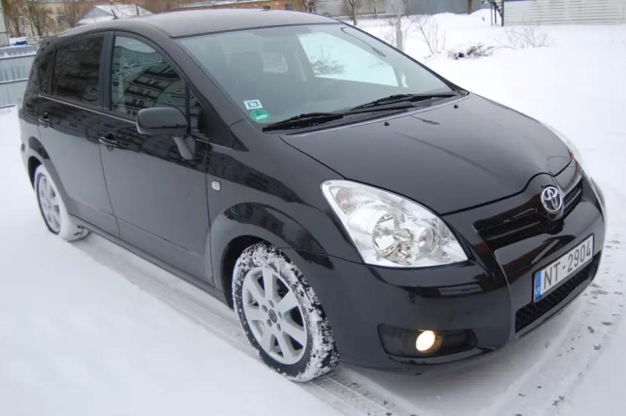 Black Toyota Corolla Verso 2009 in Jekabpils, with an engine capacity of 2.20 L and mileage of 236 thousand km for 4100 €, photo 6 on AUTOMOTO.COM.LV