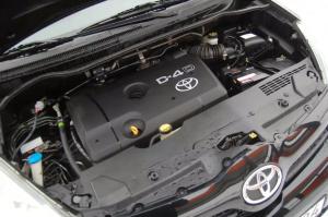 Black Toyota Corolla Verso 2009 in Jekabpils, with an engine capacity of 2.20 L and mileage of 236 thousand km for 4100 €, photo 12 on AUTOMOTO.COM.LV