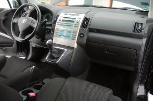 Black Toyota Corolla Verso 2009 in Jekabpils, with an engine capacity of 2.20 L and mileage of 236 thousand km for 4100 €, photo 15 on AUTOMOTO.COM.LV