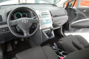 Black Toyota Corolla Verso 2009 in Jekabpils, with an engine capacity of 2.20 L and mileage of 236 thousand km for 4100 €, photo 17 on AUTOMOTO.COM.LV