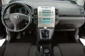 Black Toyota Corolla Verso 2009 in Jekabpils, with an engine capacity of 2.20 L and mileage of 236 thousand km for 4100 €, photo 19 on AUTOMOTO.COM.LV