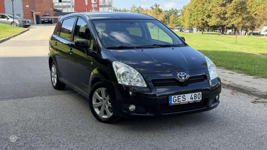 Black Toyota Corolla Verso 2009 in Vilnius, with an engine capacity of 2.23 L and mileage of 335 thousand km for 2450 €, photo 5 on AUTOMOTO.COM.LV