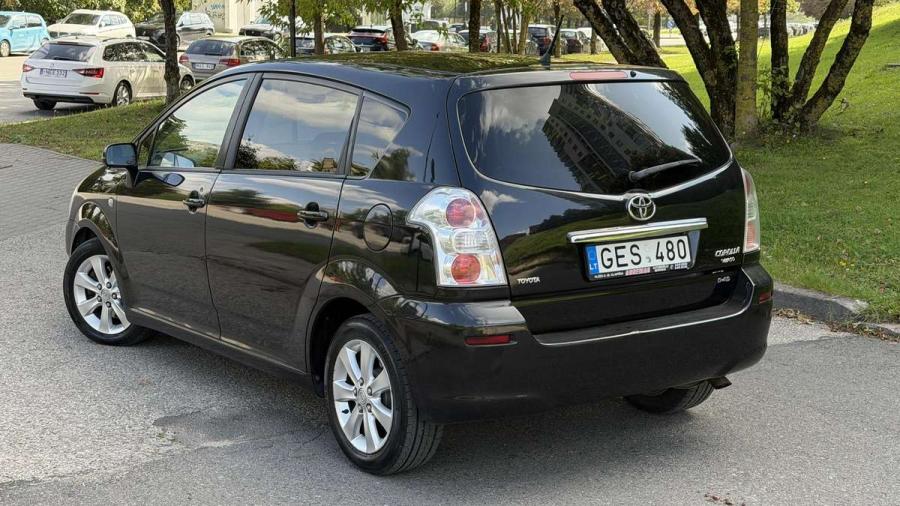 Black Toyota Corolla Verso 2009 in Vilnius, with an engine capacity of 2.23 L and mileage of 335 thousand km for 2450 €, photo 7 on AUTOMOTO.COM.LV