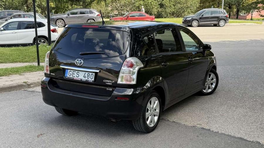 Black Toyota Corolla Verso 2009 in Vilnius, with an engine capacity of 2.23 L and mileage of 335 thousand km for 2450 €, photo 12 on AUTOMOTO.COM.LV