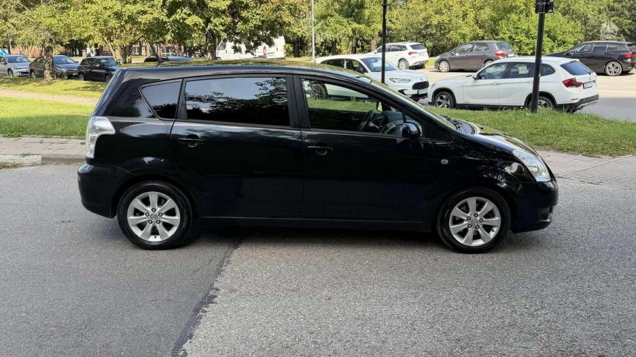 Black Toyota Corolla Verso 2009 in Vilnius, with an engine capacity of 2.23 L and mileage of 335 thousand km for 2450 €, photo 13 on AUTOMOTO.COM.LV