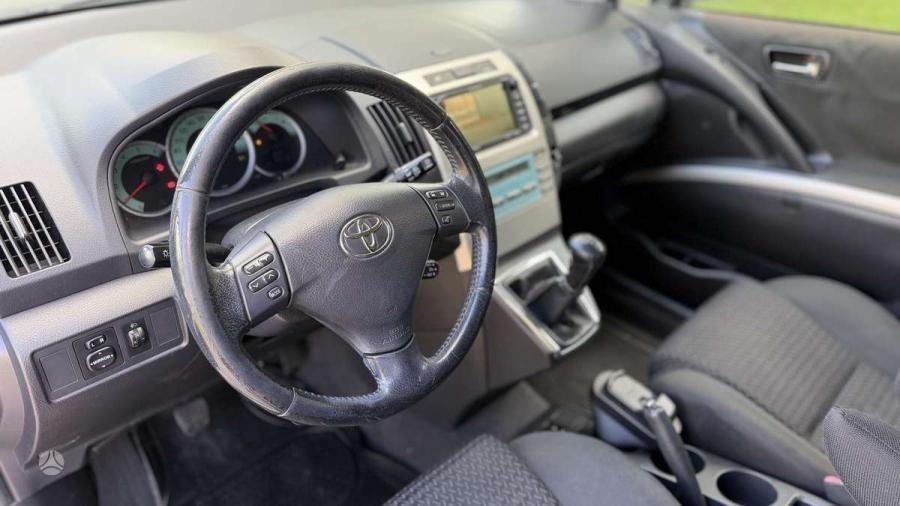 Black Toyota Corolla Verso 2009 in Vilnius, with an engine capacity of 2.23 L and mileage of 335 thousand km for 2450 €, photo 16 on AUTOMOTO.COM.LV