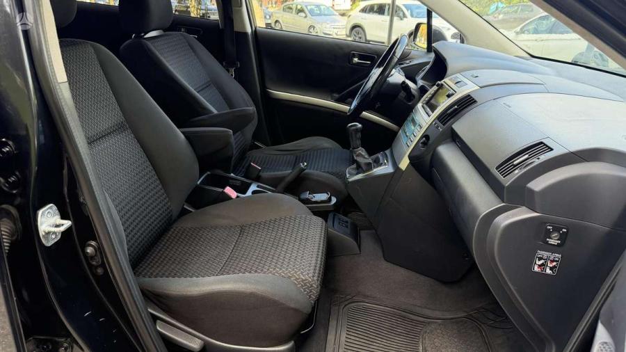 Black Toyota Corolla Verso 2009 in Vilnius, with an engine capacity of 2.23 L and mileage of 335 thousand km for 2450 €, photo 19 on AUTOMOTO.COM.LV