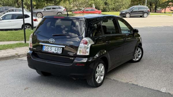 Toyota Corolla Verso 2009 Viļņa vietnē Melns Toyota Corolla Verso 2009 Viļņa, ar dzinēja tilpumu 2.23 L un nobraukumu 345 tūkst. km par 2250 €, foto 8 vietnē AUTOMOTO.COM.LV