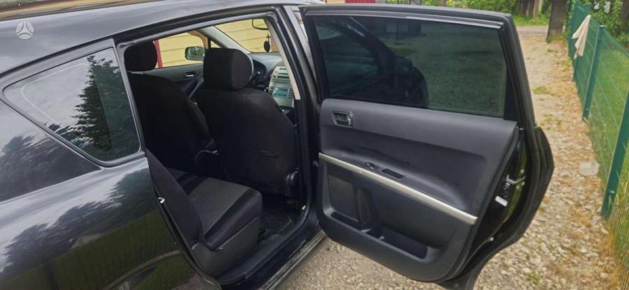 Black Toyota Corolla Verso 2011 in Siauliai, with an engine capacity of 2.20 L and mileage of 337 thousand km for 2800 €, photo 12 on AUTOMOTO.COM.LV