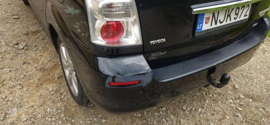 Black Toyota Corolla Verso 2011 in Siauliai, with an engine capacity of 2.20 L and mileage of 337 thousand km for 2800 €, photo 15 on AUTOMOTO.COM.LV