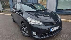 Melns Toyota Corolla Verso 2013 Rīga, ar dzinēja tilpumu 2.00 L un nobraukumu 285 tūkst. km par 6000 €, foto  vietnē AUTOMOTO.COM.LV