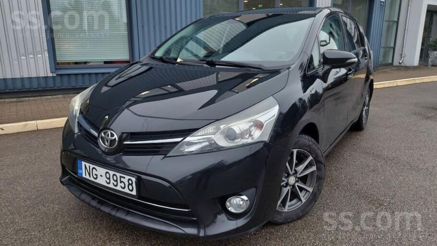Melns Toyota Corolla Verso 2013 Rīga, ar dzinēja tilpumu 2.00 L un nobraukumu 285 tūkst. km par 6000 €, foto 3 vietnē AUTOMOTO.COM.LV