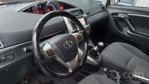 Melns Toyota Corolla Verso 2013 Rīga, ar dzinēja tilpumu 2.00 L un nobraukumu 285 tūkst. km par 6000 €, foto 4 vietnē AUTOMOTO.COM.LV