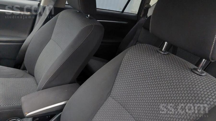 Melns Toyota Corolla Verso 2013 Rīga, ar dzinēja tilpumu 2.00 L un nobraukumu 285 tūkst. km par 6000 €, foto 5 vietnē AUTOMOTO.COM.LV