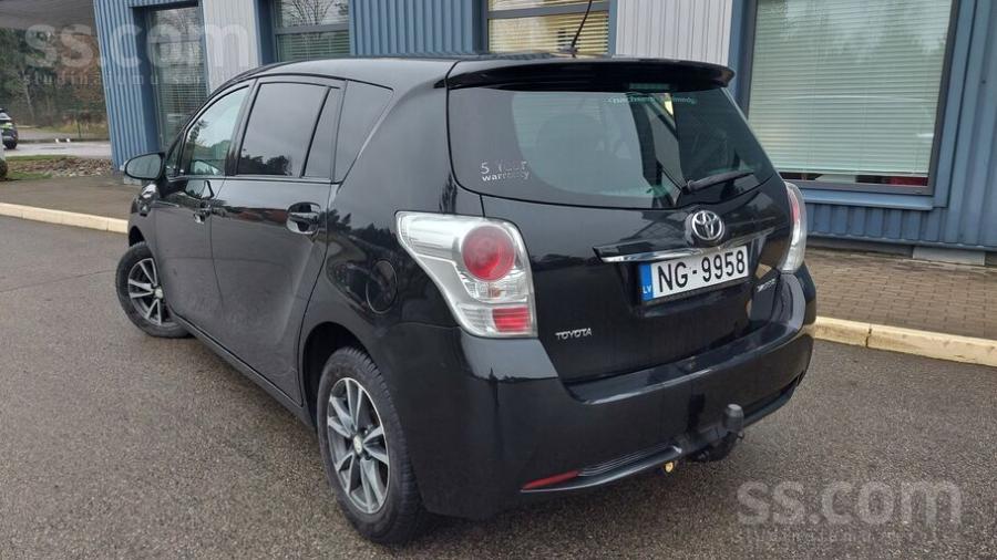 Melns Toyota Corolla Verso 2013 Rīga, ar dzinēja tilpumu 2.00 L un nobraukumu 285 tūkst. km par 6000 €, foto 7 vietnē AUTOMOTO.COM.LV
