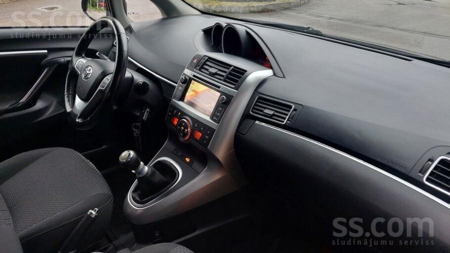 Melns Toyota Corolla Verso 2013 Rīga, ar dzinēja tilpumu 2.00 L un nobraukumu 285 tūkst. km par 6000 €, foto 16 vietnē AUTOMOTO.COM.LV