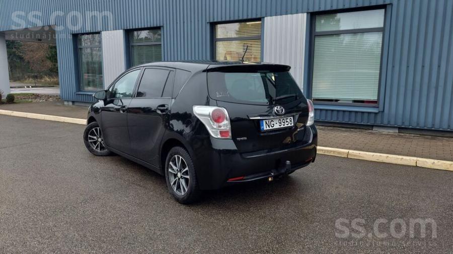 Melns Toyota Corolla Verso 2013 Rīga, ar dzinēja tilpumu 2.00 L un nobraukumu 285 tūkst. km par 6000 €, foto 19 vietnē AUTOMOTO.COM.LV