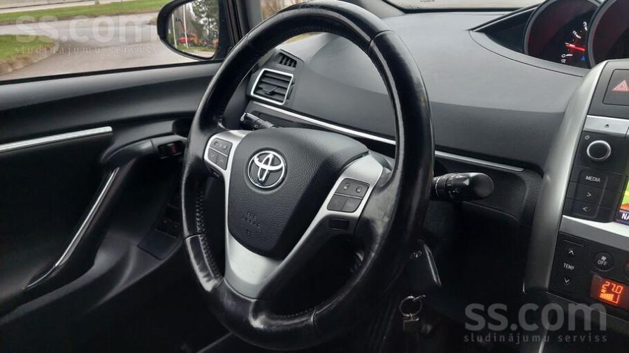 Melns Toyota Corolla Verso 2013 Rīga, ar dzinēja tilpumu 2.00 L un nobraukumu 285 tūkst. km par 6000 €, foto 20 vietnē AUTOMOTO.COM.LV
