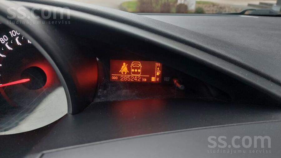 Melns Toyota Corolla Verso 2013 Rīga, ar dzinēja tilpumu 2.00 L un nobraukumu 285 tūkst. km par 6000 €, foto 21 vietnē AUTOMOTO.COM.LV