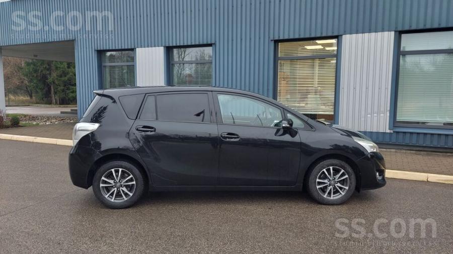 Melns Toyota Corolla Verso 2013 Rīga, ar dzinēja tilpumu 2.00 L un nobraukumu 285 tūkst. km par 6000 €, foto 22 vietnē AUTOMOTO.COM.LV