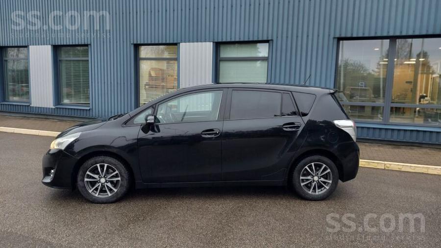 Melns Toyota Corolla Verso 2013 Rīga, ar dzinēja tilpumu 2.00 L un nobraukumu 285 tūkst. km par 6000 €, foto 23 vietnē AUTOMOTO.COM.LV