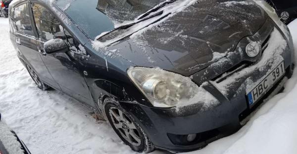 Black Toyota Corolla Verso 2008 in Vilnius, with an engine capacity of 2.20 L and mileage of 439 thousand km for 550 €, photo 6 on AUTOMOTO.COM.LV