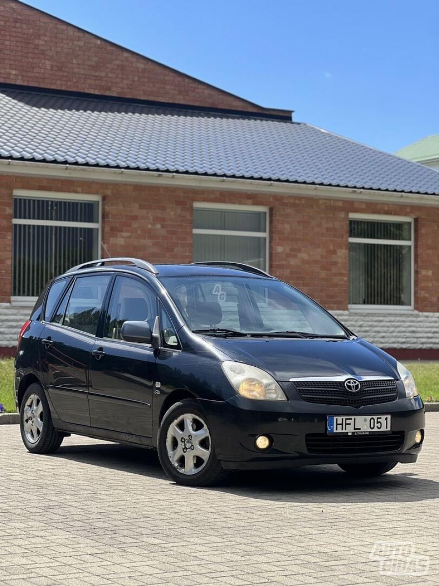 Melns Toyota Corolla Verso 2003 Viļņa, ar dzinēja tilpumu 2.00 L un nobraukumu 275 tūkst. km par 1450 €, foto 1 vietnē AUTOMOTO.COM.LV