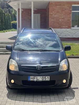 Melns Toyota Corolla Verso 2003 Viļņa, ar dzinēja tilpumu 2.00 L un nobraukumu 275 tūkst. km par 1450 €, foto 4 vietnē AUTOMOTO.COM.LV