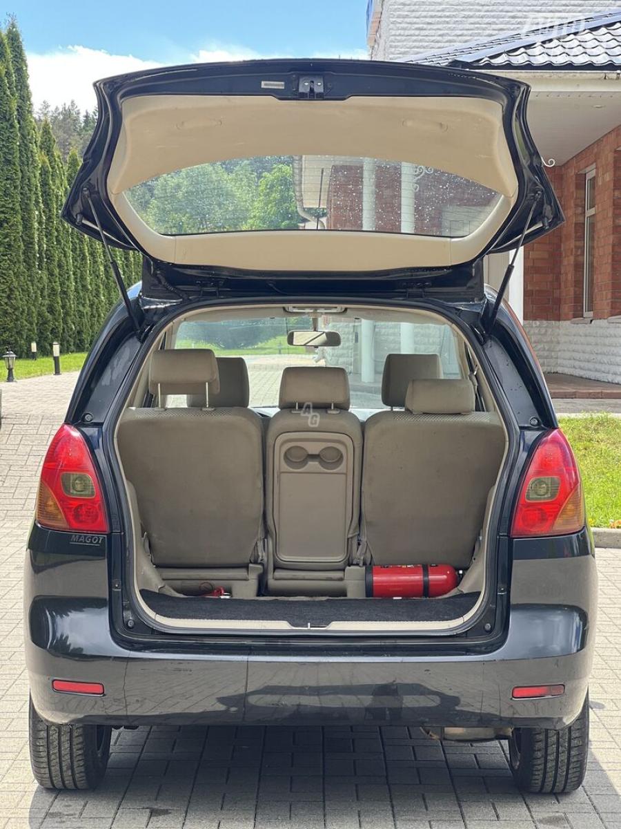 Melns Toyota Corolla Verso 2003 Viļņa, ar dzinēja tilpumu 2.00 L un nobraukumu 275 tūkst. km par 1450 €, foto 15 vietnē AUTOMOTO.COM.LV
