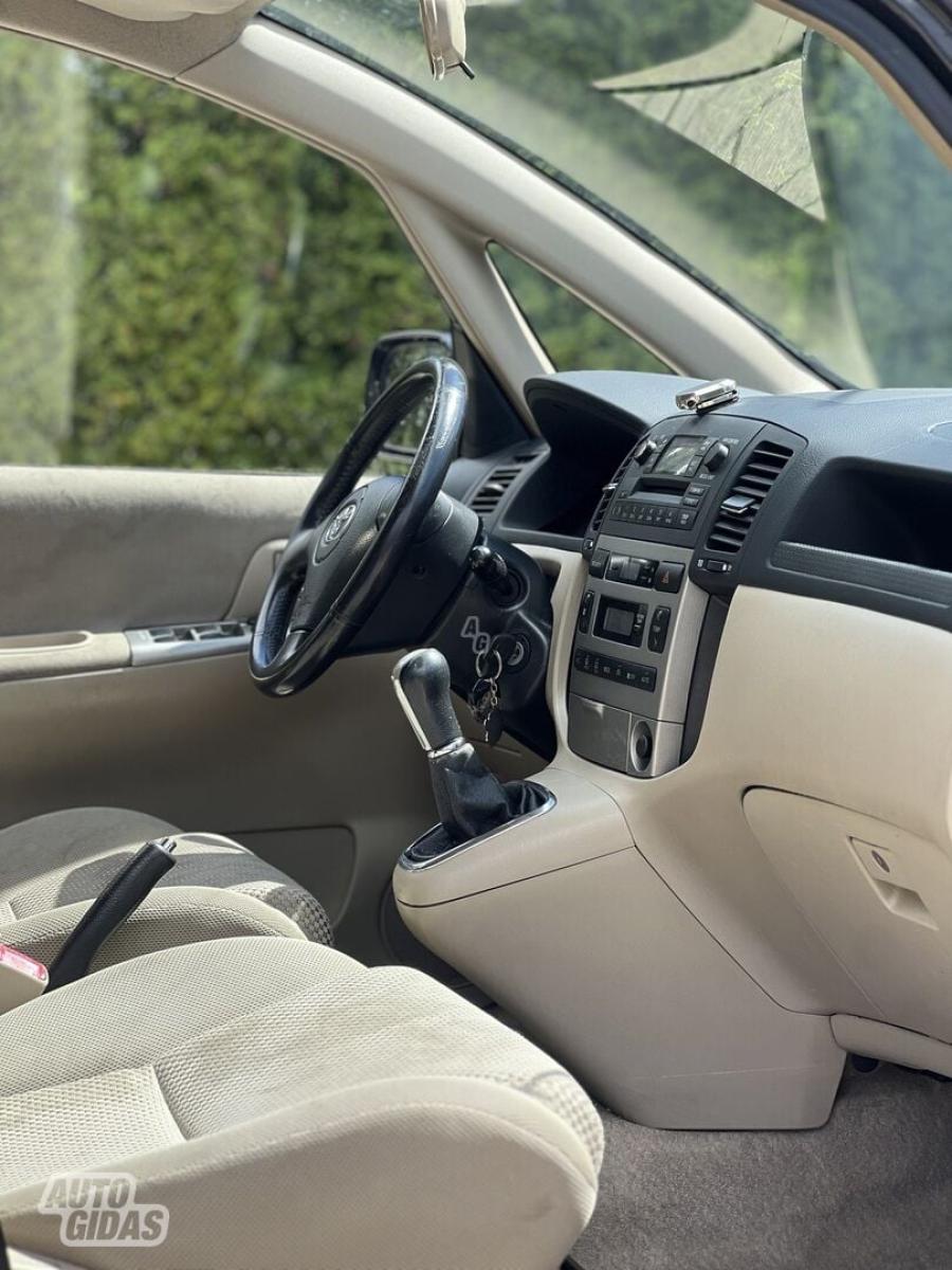 Melns Toyota Corolla Verso 2003 Viļņa, ar dzinēja tilpumu 2.00 L un nobraukumu 275 tūkst. km par 1450 €, foto 20 vietnē AUTOMOTO.COM.LV