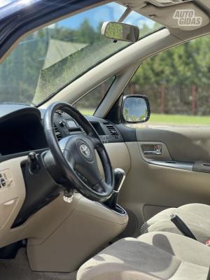 Melns Toyota Corolla Verso 2003 Viļņa, ar dzinēja tilpumu 2.00 L un nobraukumu 275 tūkst. km par 1450 €, foto 21 vietnē AUTOMOTO.COM.LV