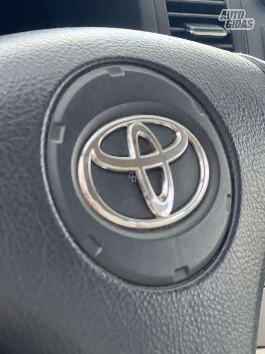 Melns Toyota Corolla Verso 2003 Viļņa, ar dzinēja tilpumu 2.00 L un nobraukumu 275 tūkst. km par 1450 €, foto 26 vietnē AUTOMOTO.COM.LV