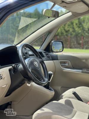 Melns Toyota Corolla Verso 2003 Viļņa, ar dzinēja tilpumu 2.00 L un nobraukumu 275 tūkst. km par 1450 €, foto 27 vietnē AUTOMOTO.COM.LV