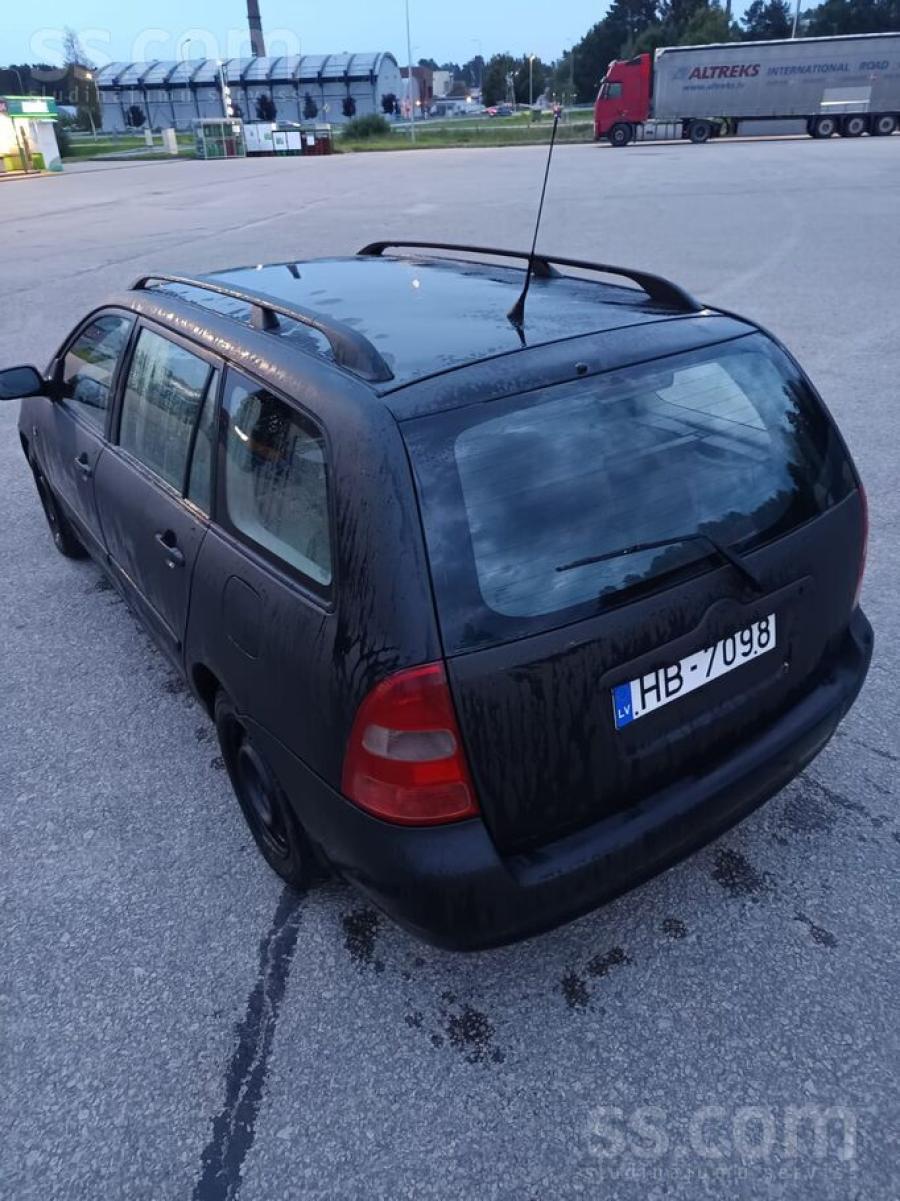 Melns Toyota Corolla Verso 2003 Valmiera, ar dzinēja tilpumu 2.00 L un nobraukumu 335 tūkst. km par 1250 €, foto 4 vietnē AUTOMOTO.COM.LV