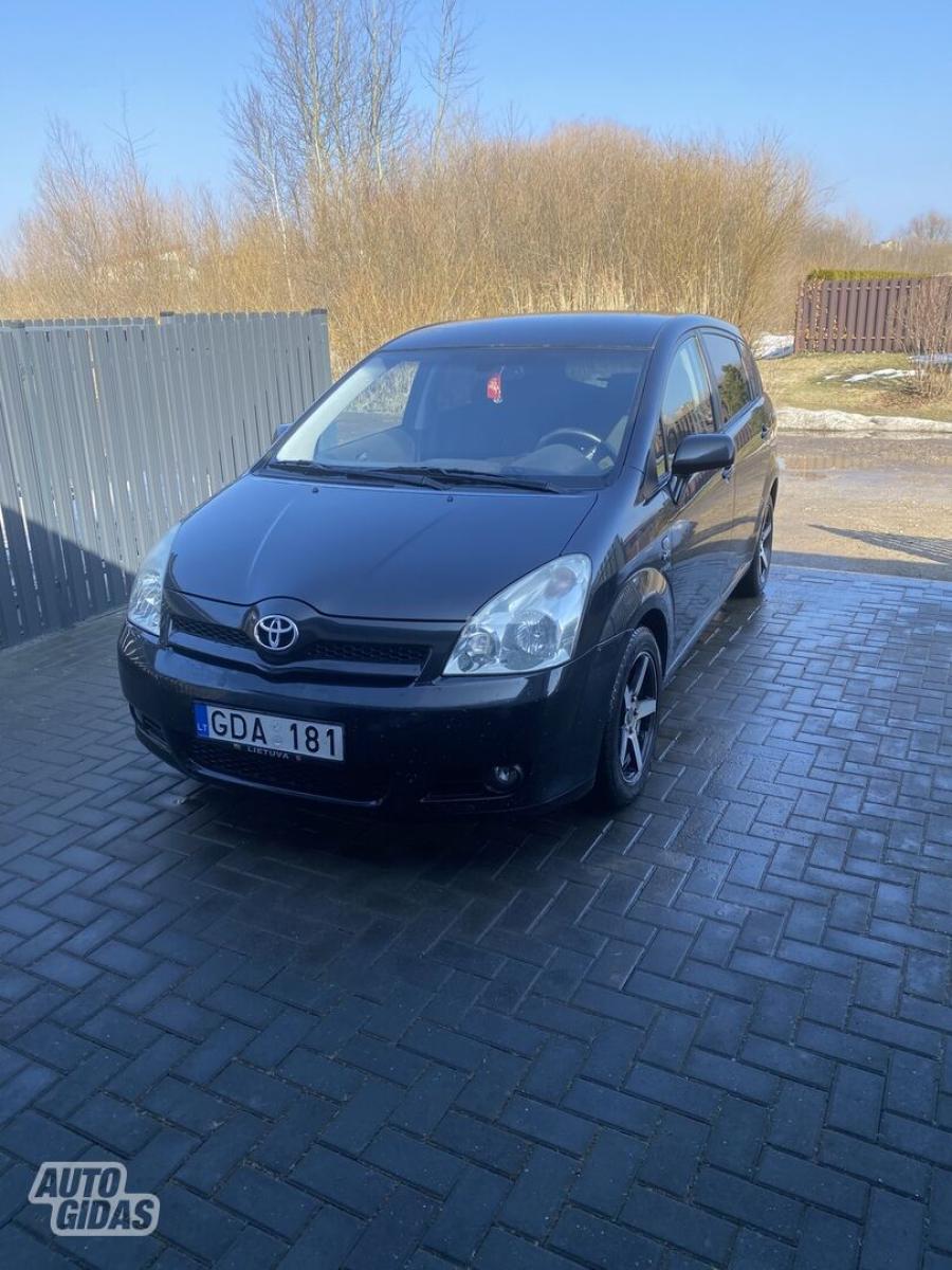 Black Toyota Corolla Verso 2005 in Panevezys, with an engine capacity of 2.00 L and mileage of 256 thousand km for 2500 €, photo 1 on AUTOMOTO.COM.LV