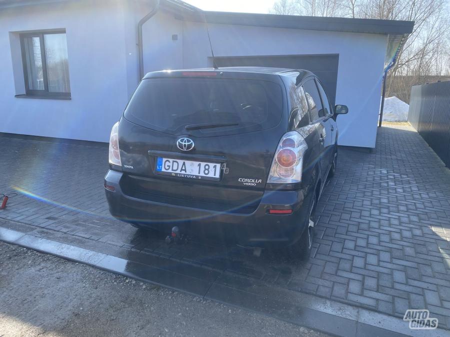 Black Toyota Corolla Verso 2005 in Panevezys, with an engine capacity of 2.00 L and mileage of 256 thousand km for 2500 €, photo 6 on AUTOMOTO.COM.LV