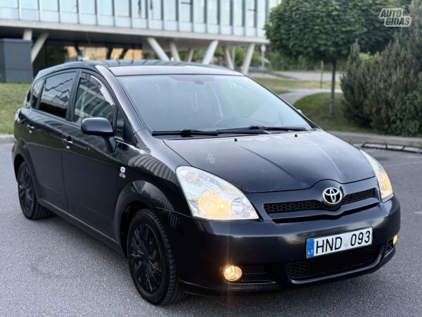 Melns Toyota Corolla Verso 2005 Viļņa, ar dzinēja tilpumu 2.00 L un nobraukumu 391 tūkst. km par 1300 €, foto 1 vietnē AUTOMOTO.COM.LV