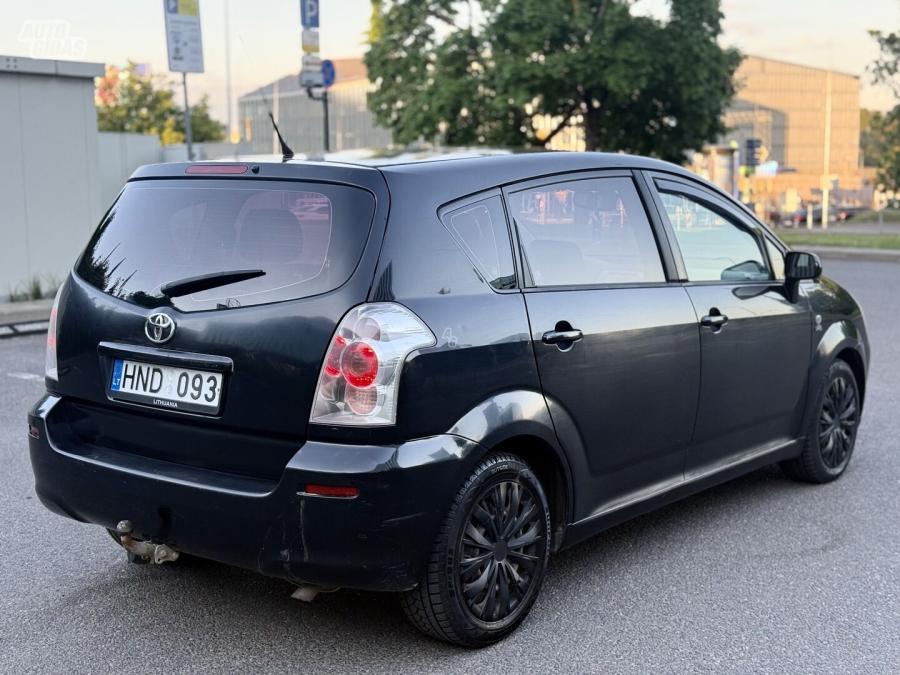 Melns Toyota Corolla Verso 2005 Viļņa, ar dzinēja tilpumu 2.00 L un nobraukumu 391 tūkst. km par 1300 €, foto 3 vietnē AUTOMOTO.COM.LV