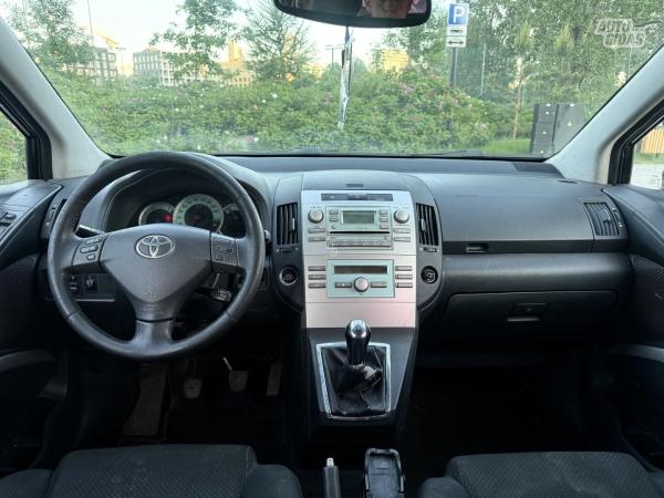 Melns Toyota Corolla Verso 2005 Viļņa, ar dzinēja tilpumu 2.00 L un nobraukumu 391 tūkst. km par 1300 €, foto 5 vietnē AUTOMOTO.COM.LV