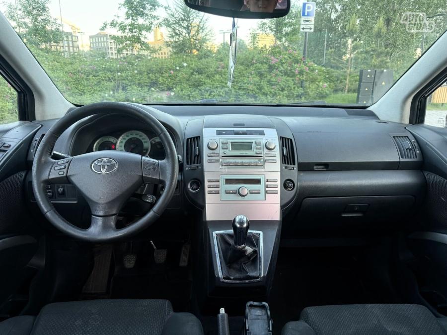 Melns Toyota Corolla Verso 2005 Viļņa, ar dzinēja tilpumu 2.00 L un nobraukumu 391 tūkst. km par 1300 €, foto 6 vietnē AUTOMOTO.COM.LV