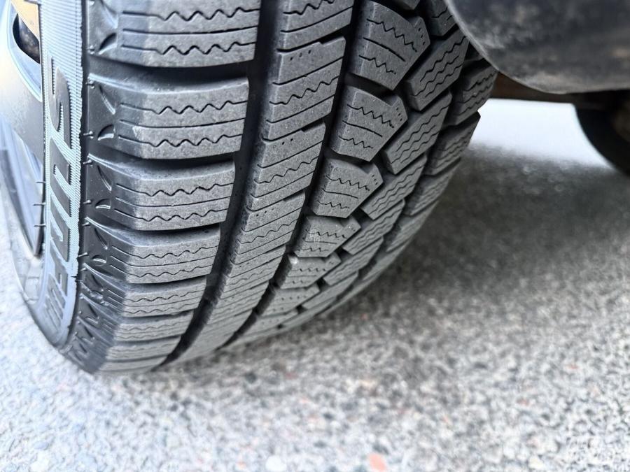 Melns Toyota Corolla Verso 2005 Viļņa, ar dzinēja tilpumu 2.00 L un nobraukumu 391 tūkst. km par 1300 €, foto 8 vietnē AUTOMOTO.COM.LV