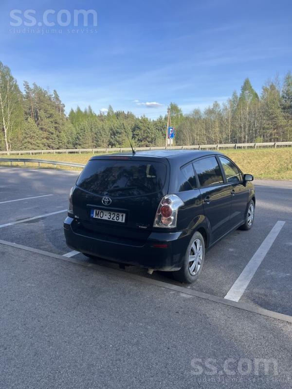 Black Toyota Corolla Verso 2005 in Jekabpils, with an engine capacity of 2.00 L and mileage of 296 thousand km for 2200 €, photo 4 on AUTOMOTO.COM.LV