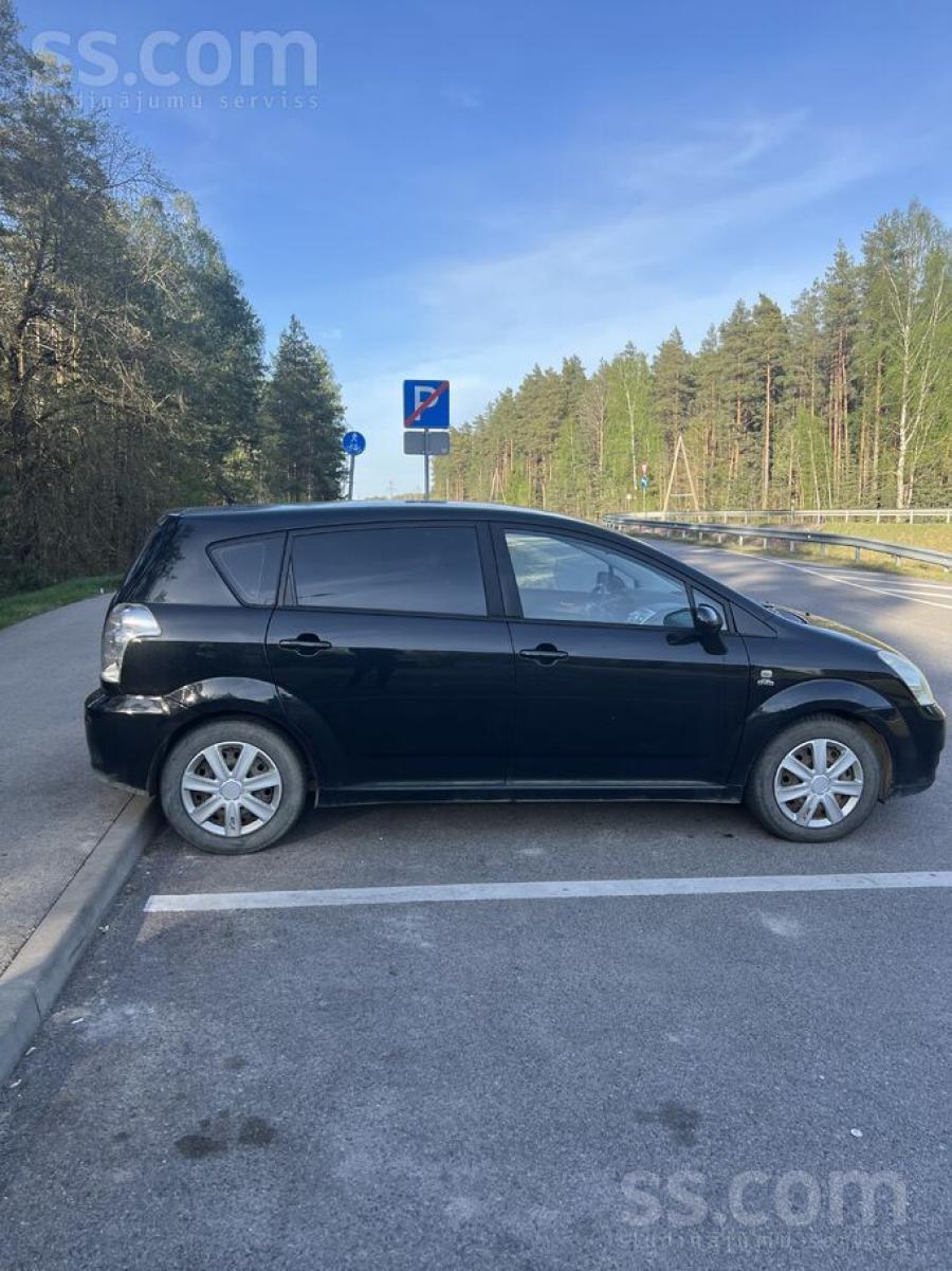 Melns Toyota Corolla Verso 2005 Jēkabpils, ar dzinēja tilpumu 2.00 L un nobraukumu 296 tūkst. km par 2200 €, foto 4 vietnē AUTOMOTO.COM.LV