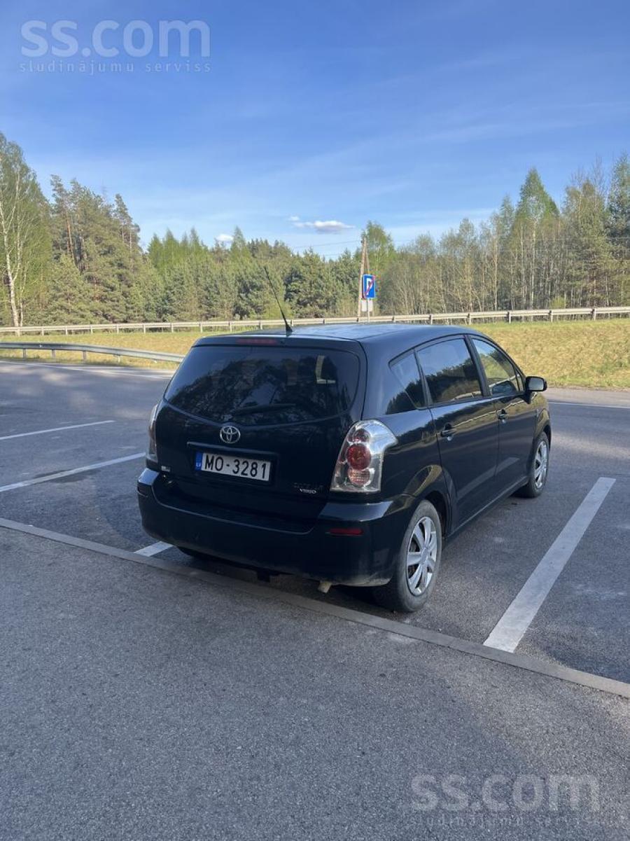 Melns Toyota Corolla Verso 2005 Jēkabpils, ar dzinēja tilpumu 2.00 L un nobraukumu 296 tūkst. km par 2200 €, foto 5 vietnē AUTOMOTO.COM.LV