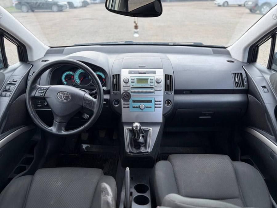 Melns Toyota Corolla Verso 2005 Narva, ar dzinēja tilpumu 2.20 L un nobraukumu 270 tūkst. km par 1690 €, foto 7 vietnē AUTOMOTO.COM.LV
