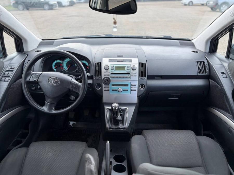 Melns Toyota Corolla Verso 2005 Narva, ar dzinēja tilpumu 2.20 L un nobraukumu 270 tūkst. km par 1690 €, foto 13 vietnē AUTOMOTO.COM.LV